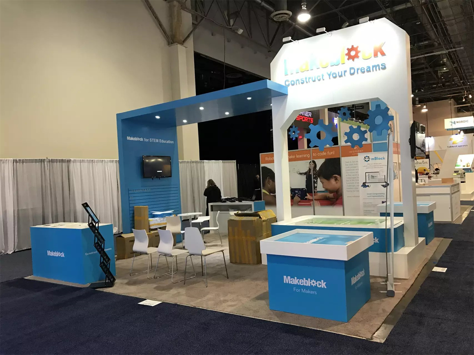 Custom 30 x 30 trade show booths - TrueBlue Exhibits